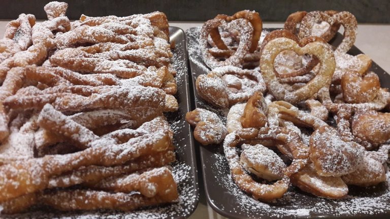 Najlepszy przepis na faworki (chrusty) - Pasibrzuszek.pl