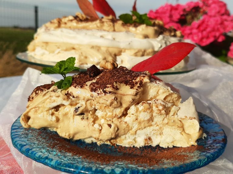 Tort bezowy Dacquoise (Dakłas) - Pasibrzuszek.pl